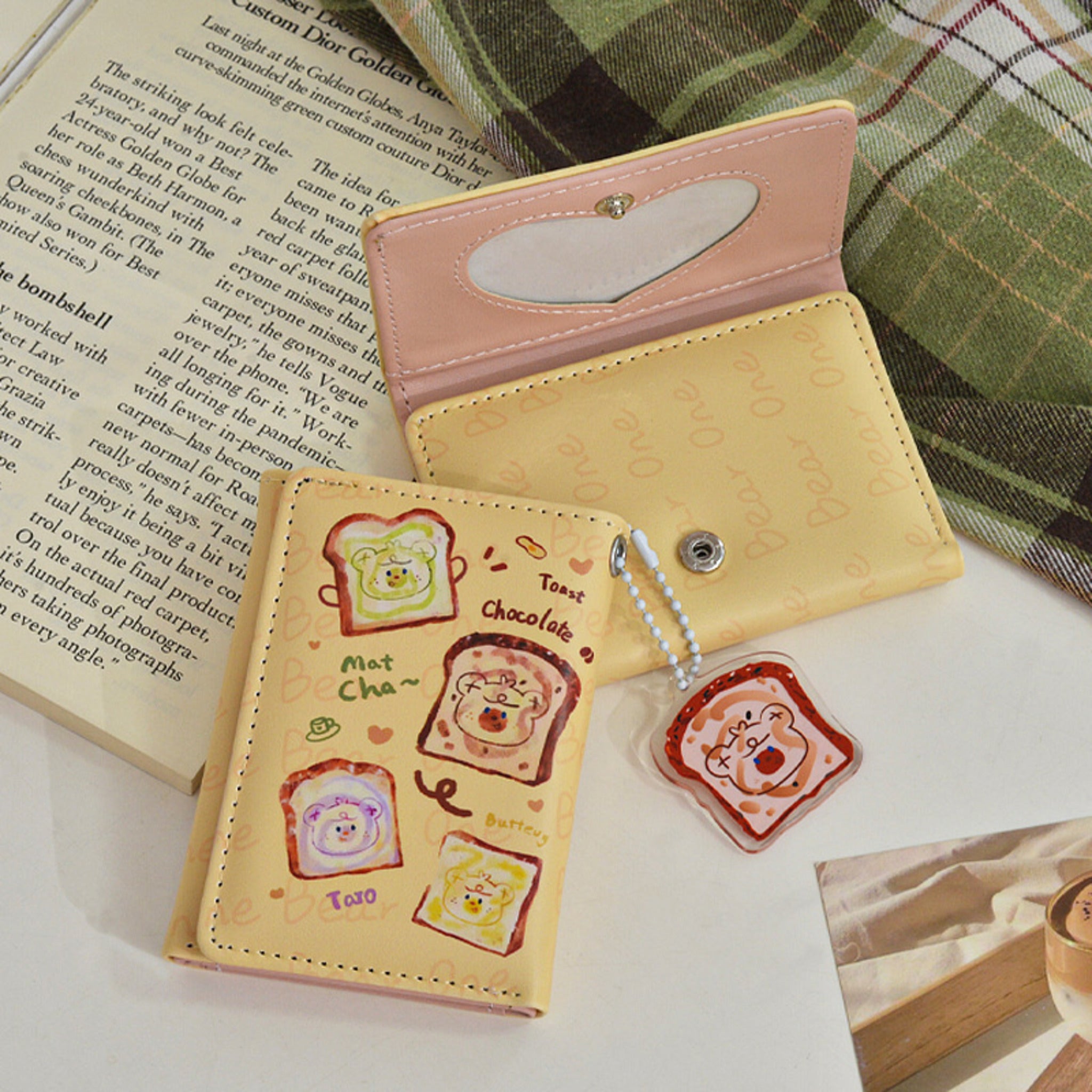 Toast Wallet With Toast Acrylic Charm – Uni Seoul